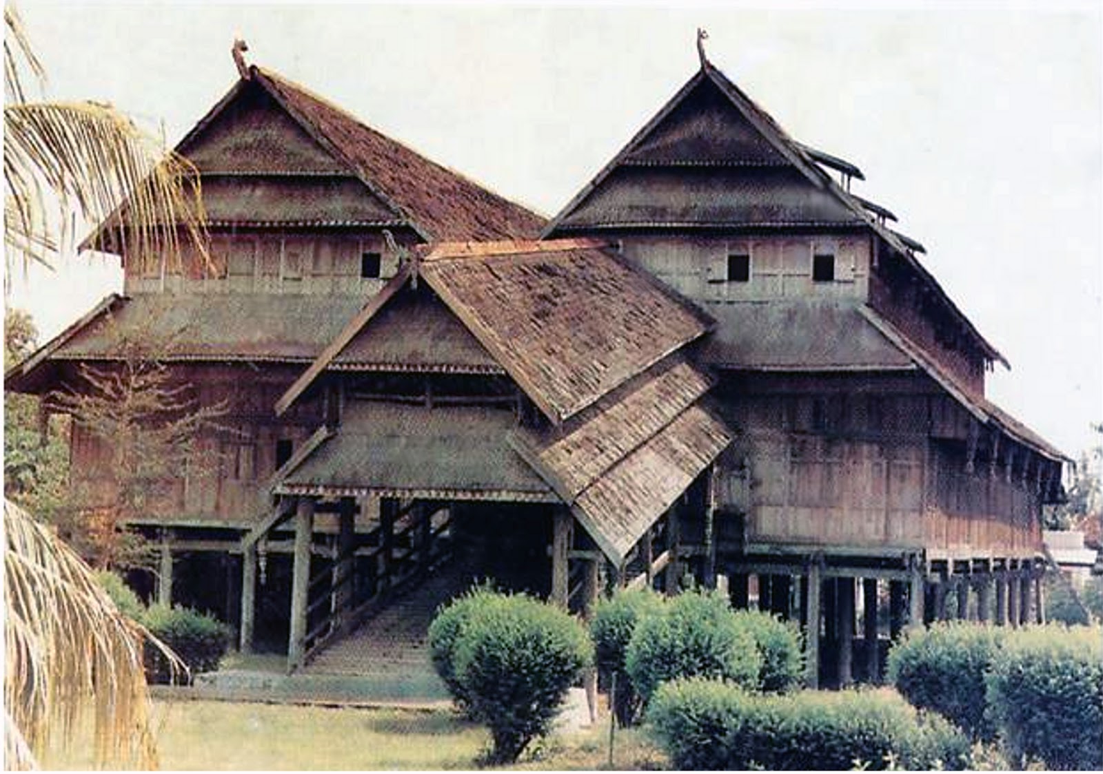 LEMBAGA SENI BUDAYA TANA LUWU: Bagaimanakah Bentuk Sejatinya Istana ...