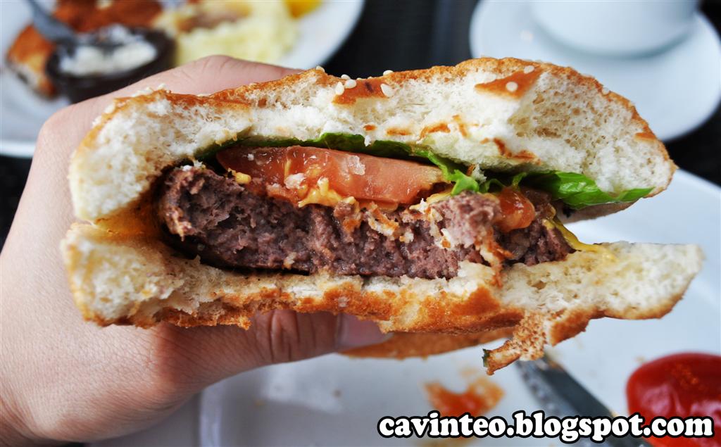 Entree Kibbles: 100% Fresh Wagyu Burger @ Astons Specialities