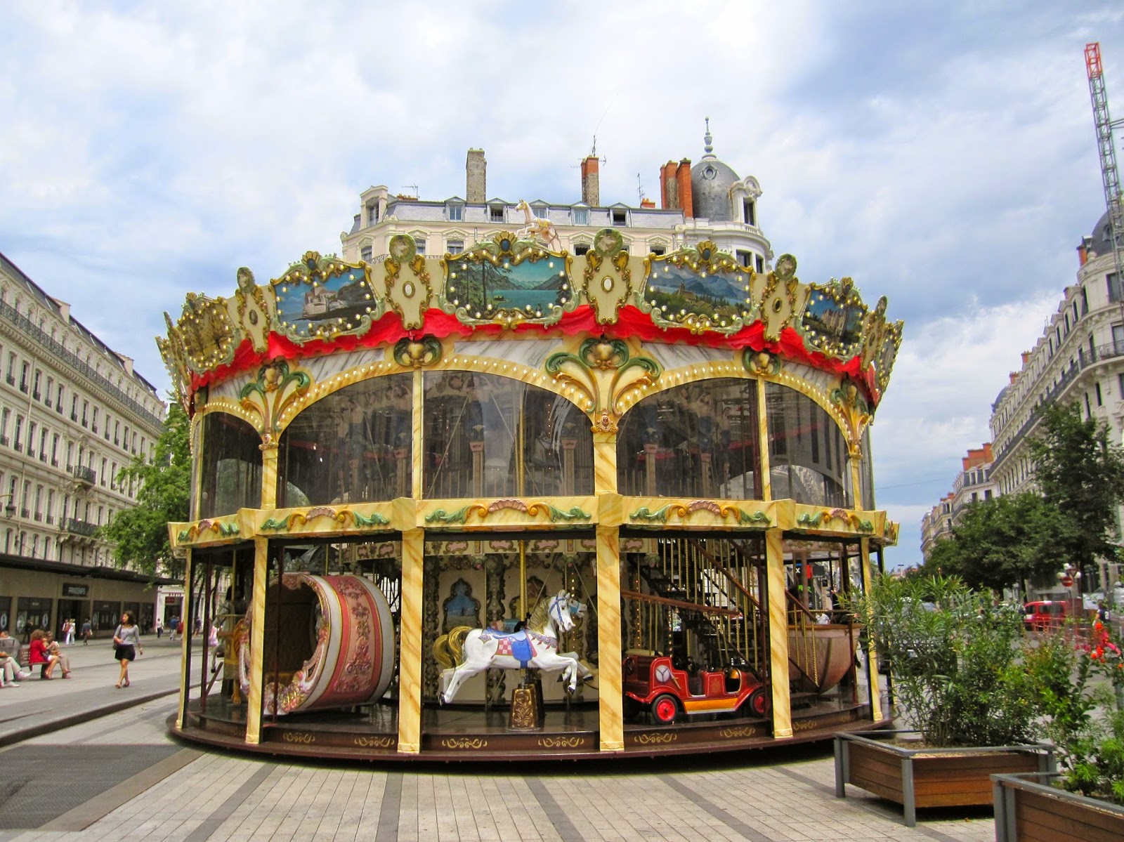 Destination: Fiction: Lyon - Silk and Gastronomy