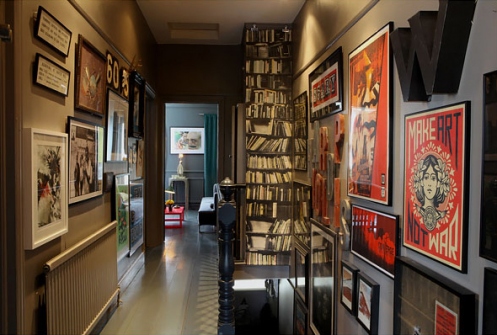 MY LITTLE PRETTY HOUSE: Libros pegados a la pared