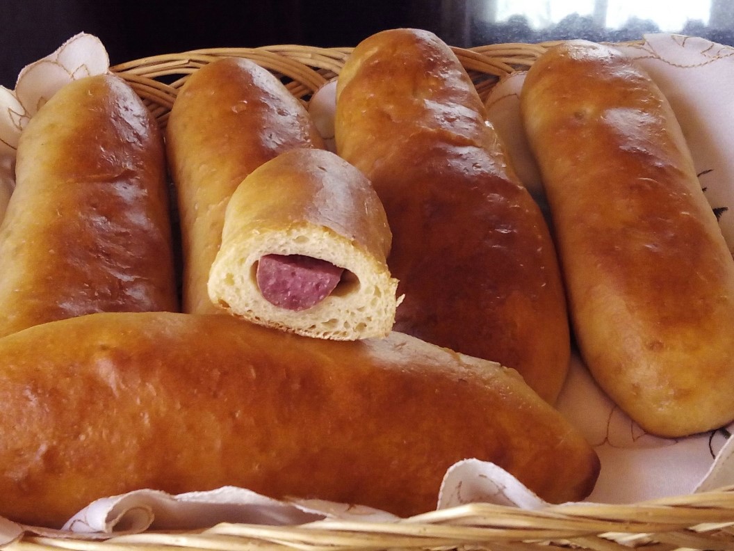 Luzmary y sus recetas caseras: BOLLOS PREÑADOS CON FUET DE PAVO