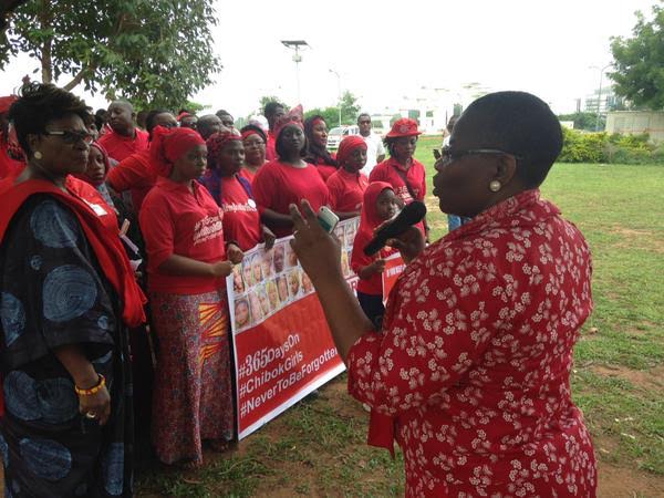 Photos: BBOG group march to presidency to see Buhari