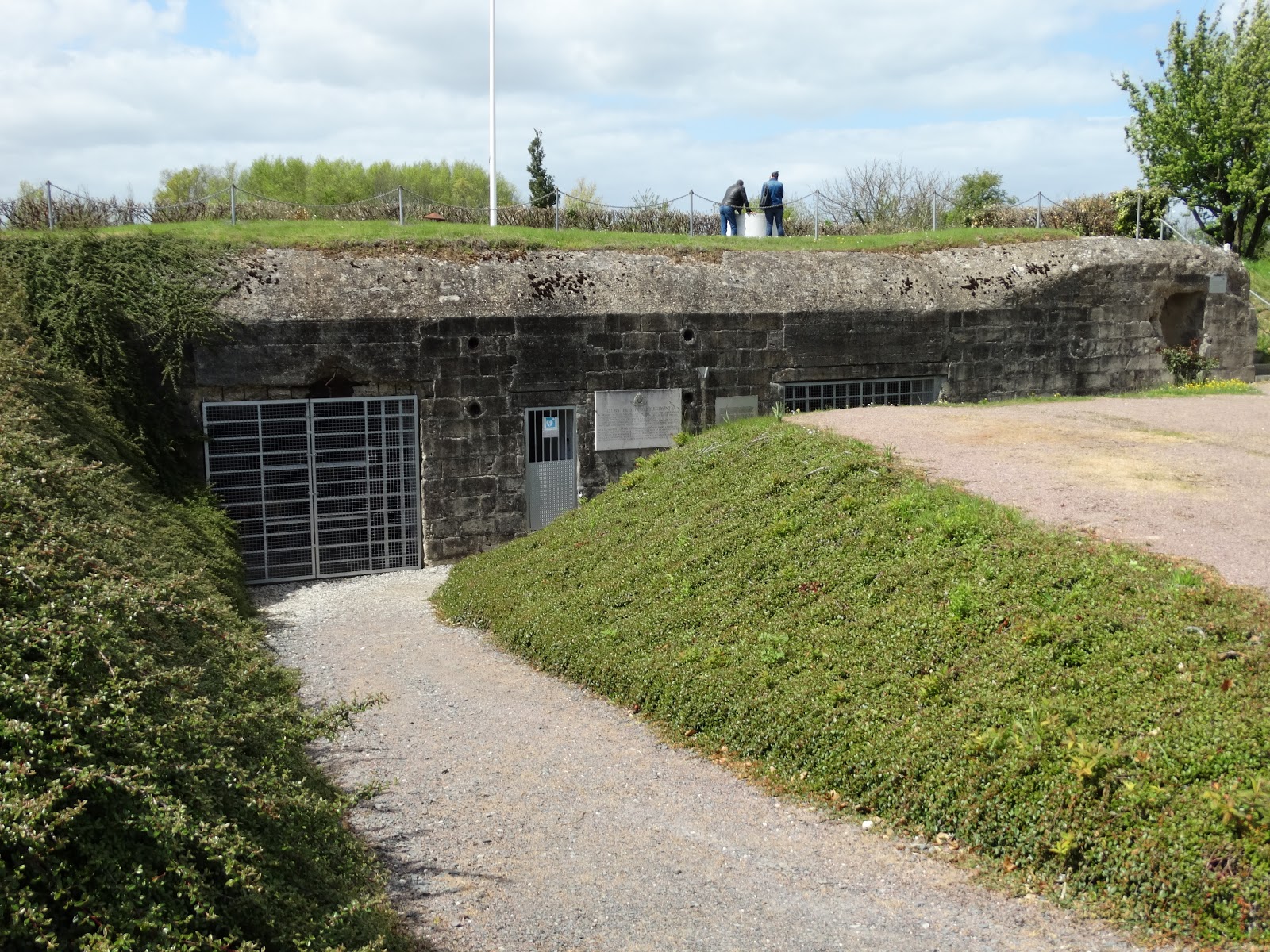 Tour of WW1 and WW2 battlefields: Hillman strongpoint, Perriers Ridge