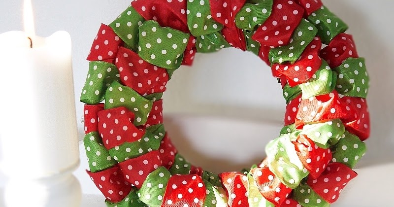 DIY Easy Christmas Ribbon Wreath - Party Ideas | Party Printables Blog