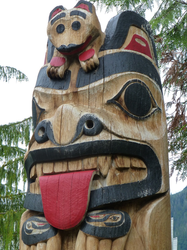 Nomad's Notes from somewhere on the road: Totem Poles and traditional arts