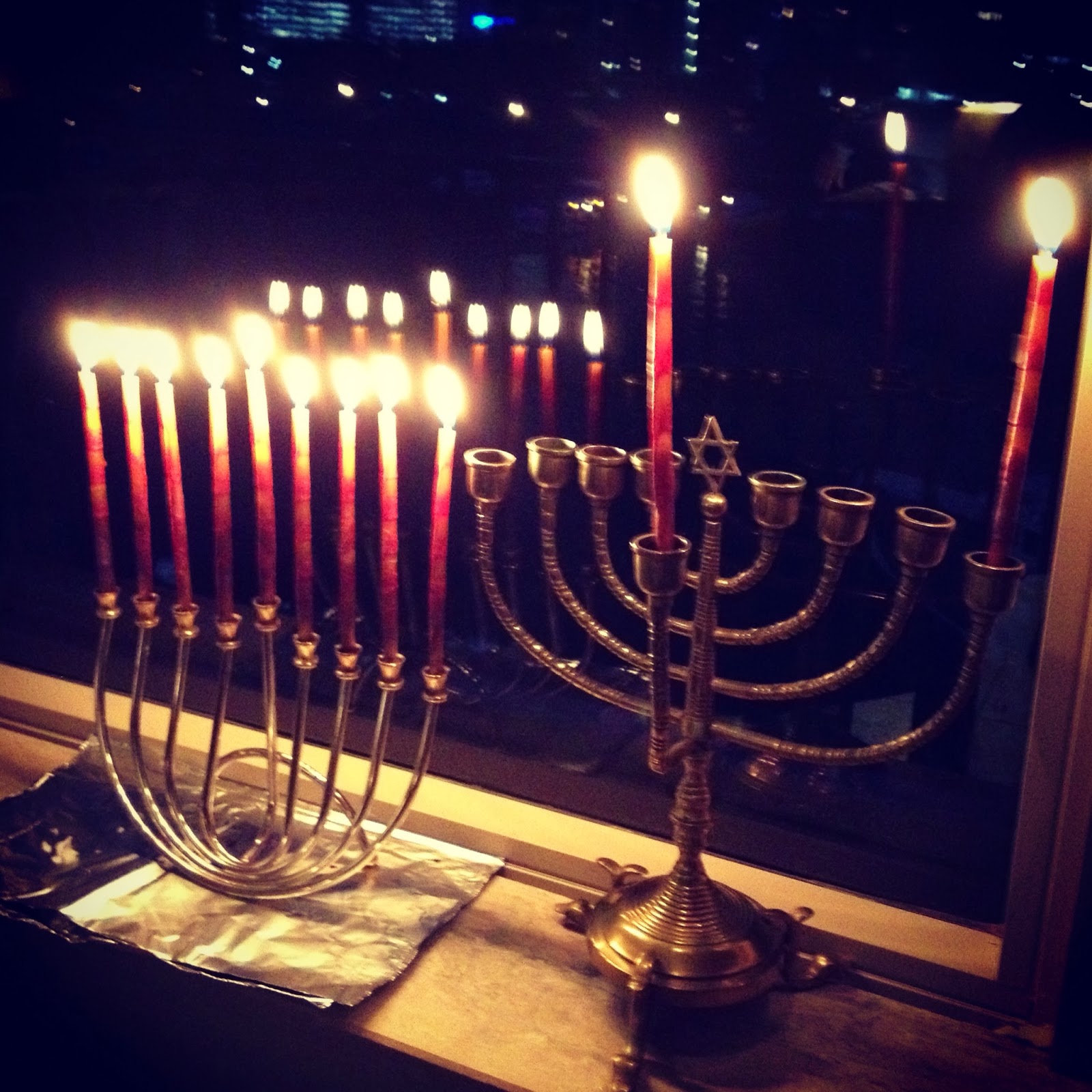 Dawn Ponders: The Great Hillel/Shammai Chanukah Candle Debate
