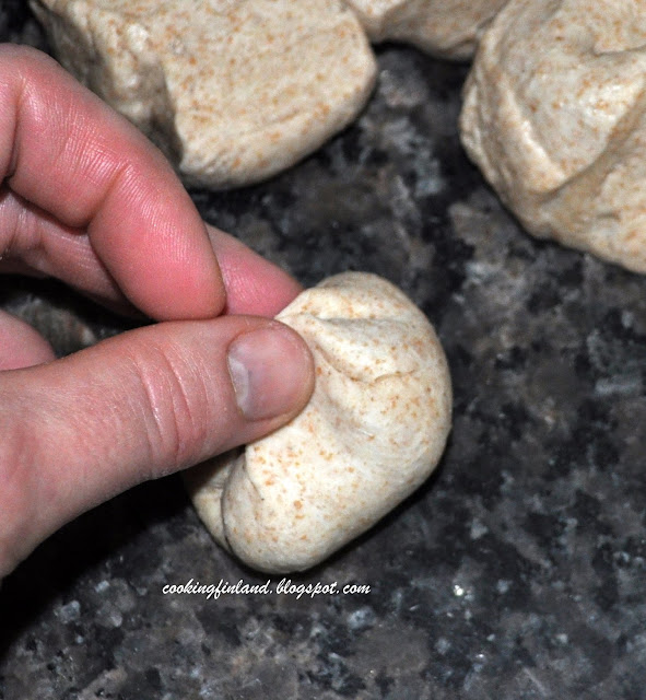 Cooking Finland: Graham Rolls, grahamsämpylät