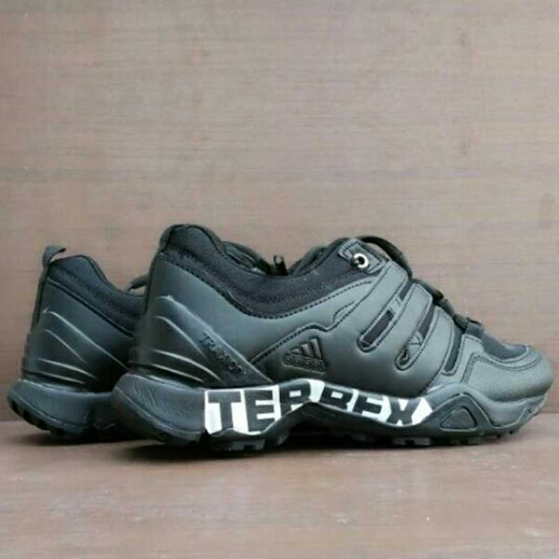 Sepatu Running Adidas Terrex Traxion Hitam Full [ADTT-001] | Omsepatu.com