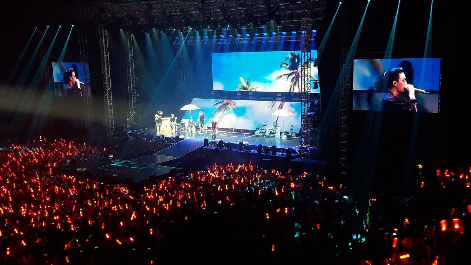 artsani's: iKON 2018 Continue Tour Jakarta Tennis Indoor Senayan