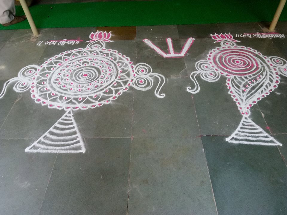 CHODAVARAMNET: SHANKH AND CHAKRAM WITH LORD PANDARI VITAL RANGOLI ART 2017