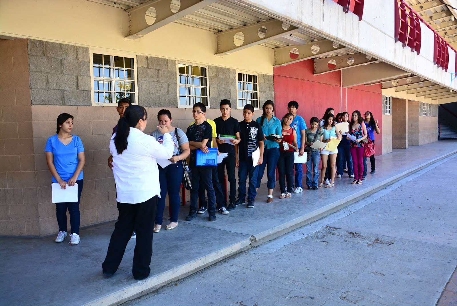 Prensa CECYTEBC: LLEVA CECyTE BC OFERTA EDUCATIVA A ALUMNOS DE SECUNDARIA