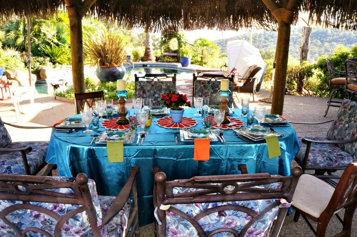 Pool-time Dining | Life and Linda