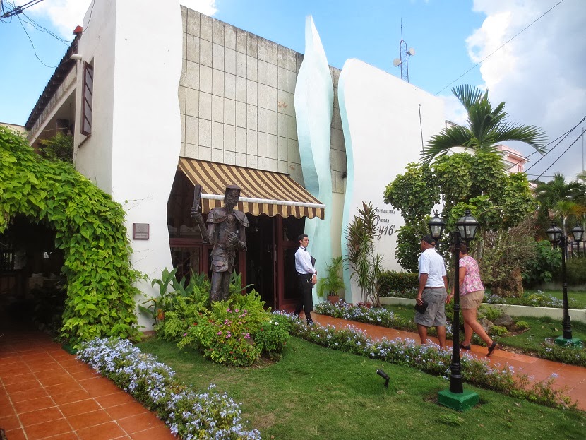 Cuban Cigars, Culture & Lifestyle: 5ta Y 16 LCDH & Carlos Robaina ...