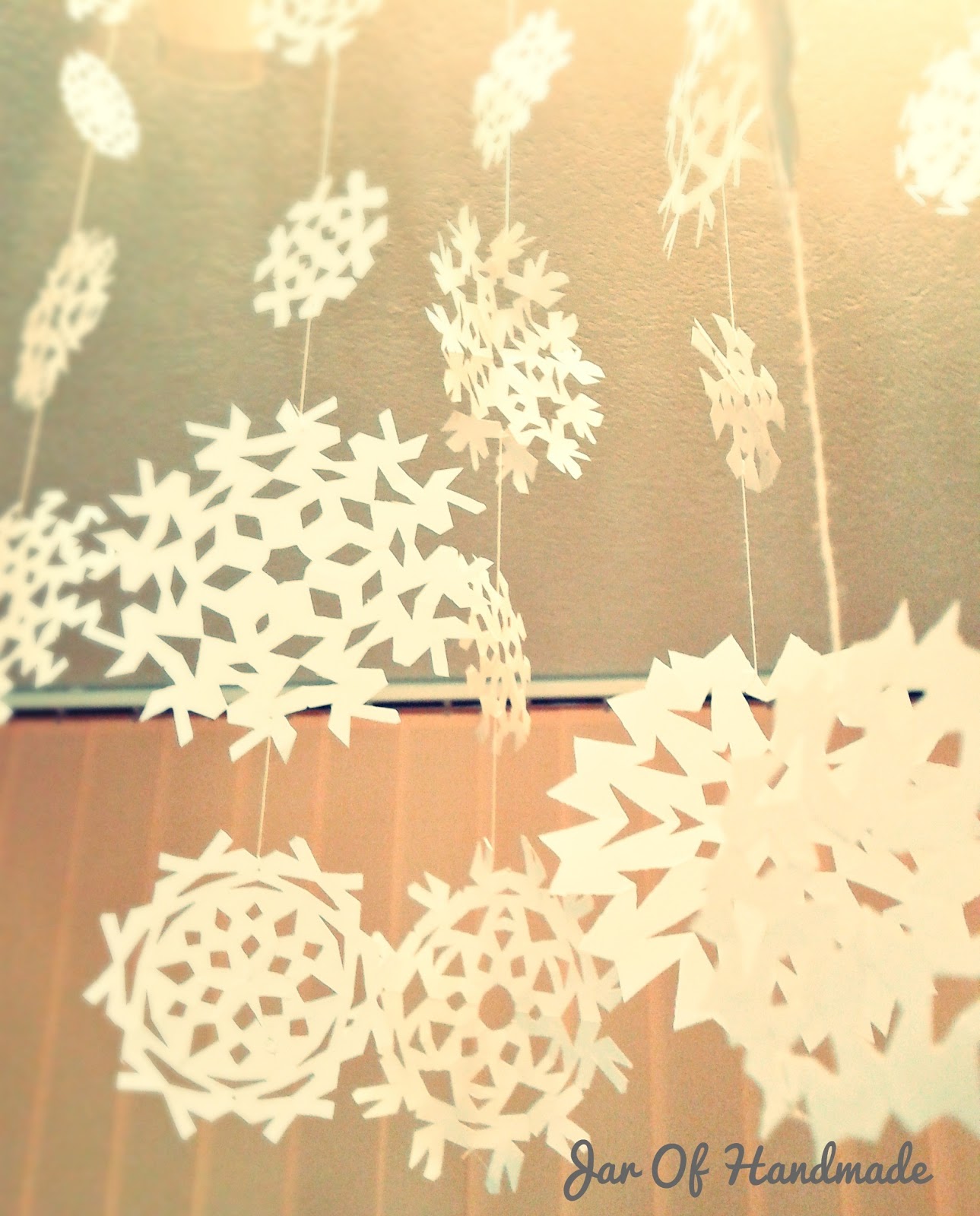 Jar Of Handmade: DIY: Paper Snowflakes Hanging From The Ceiling