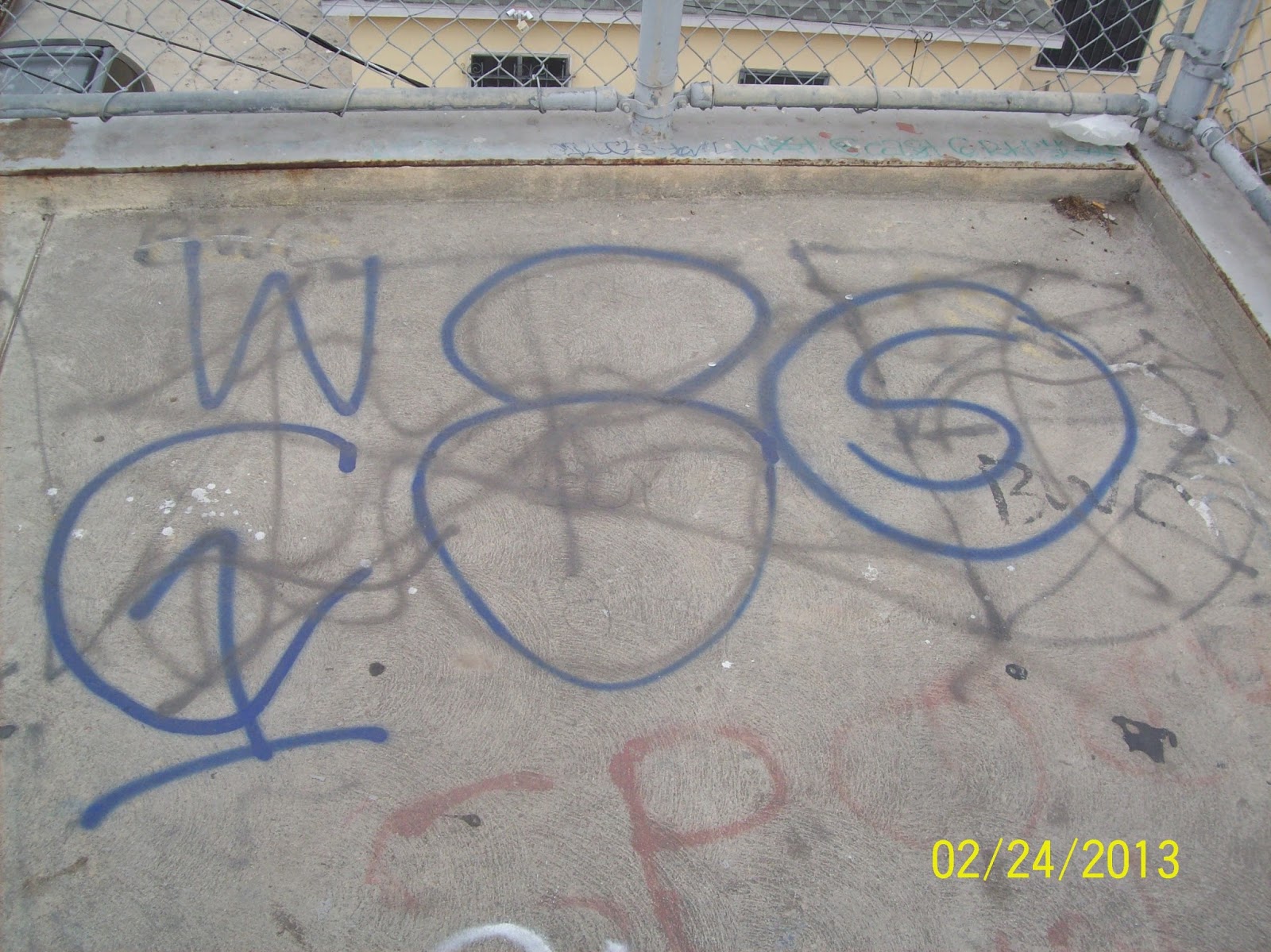 crip gangs graffiti: ( Rollin 80 ) west coast crip