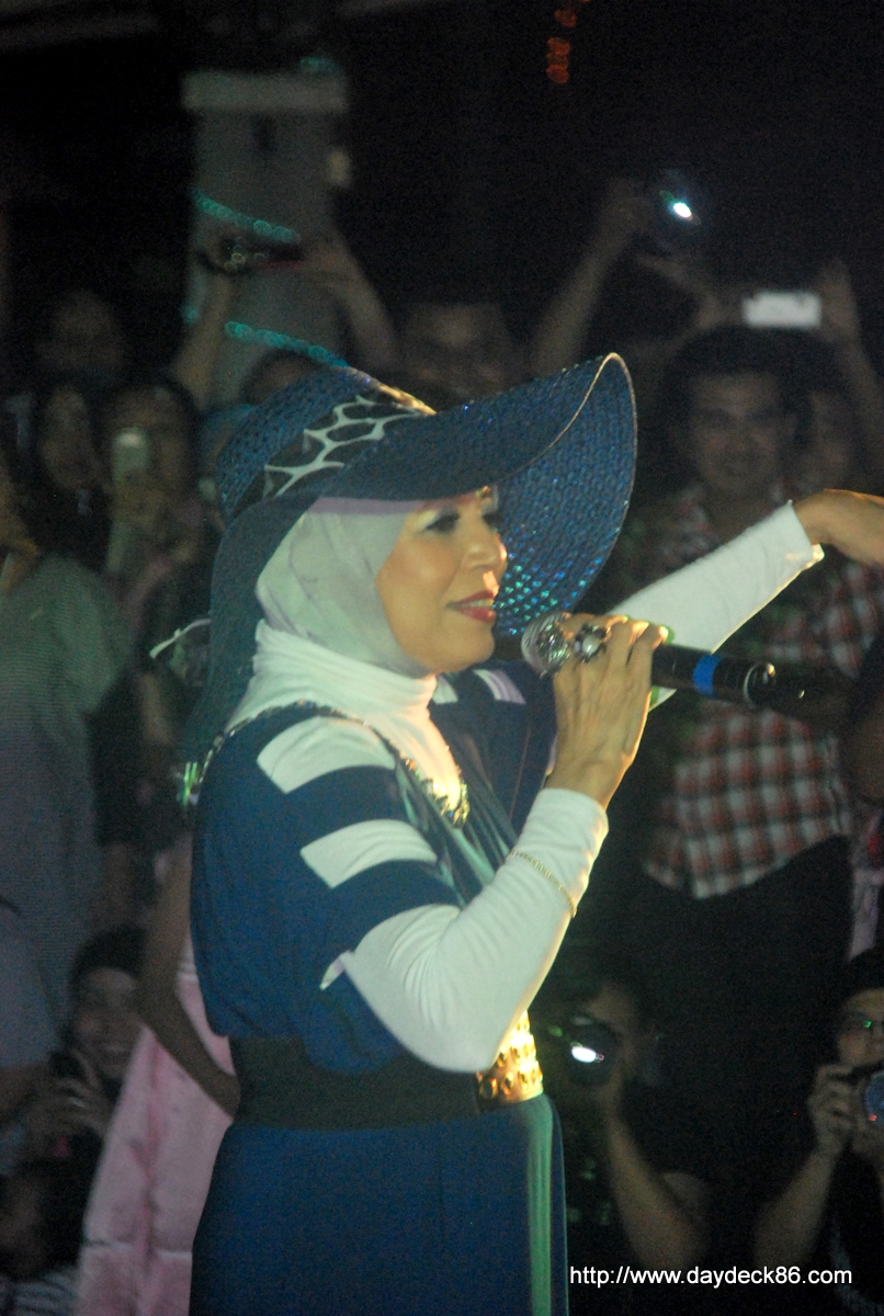 Aku Dengan Duniaku: Melepak Di Laman Santai, Istana Budaya