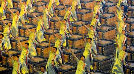 The Presurfer: The Chinese Art Of The Crowd