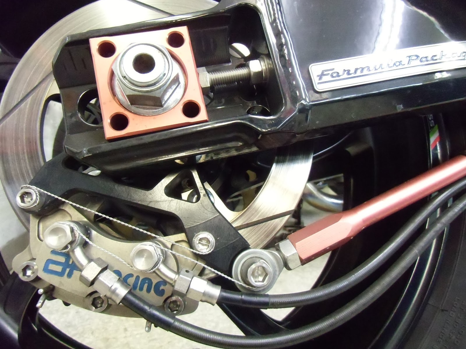 Racing Cafè: Kawasaki GPZ 900 R RCM-120 by Sanctuary Tokyo West