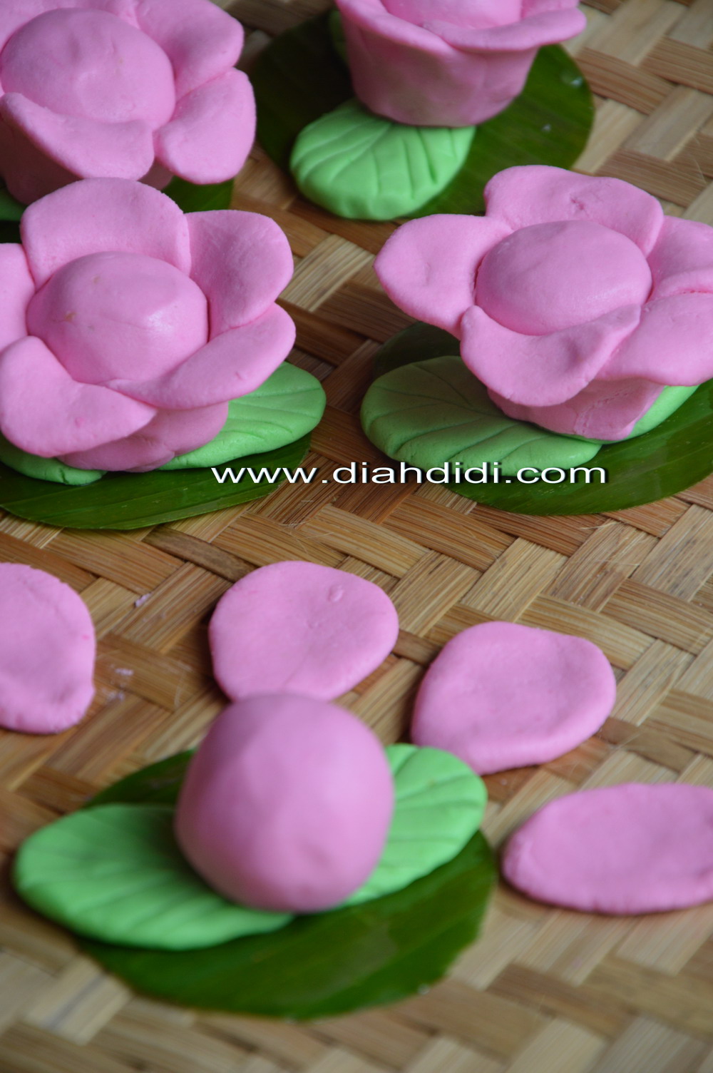 Diah Didi's Kitchen: Kue Ku Mawar
