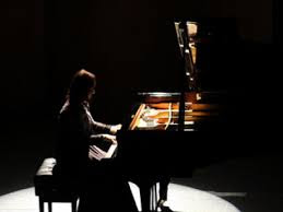 POR LA LUPA: EVA MARIA ZUK Y SU AMANTE EL PIANO