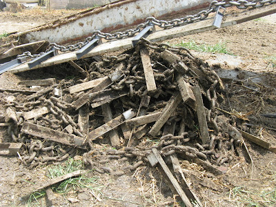 Happily married...to the cows!: Replacing the Barn Cleaner Chain...