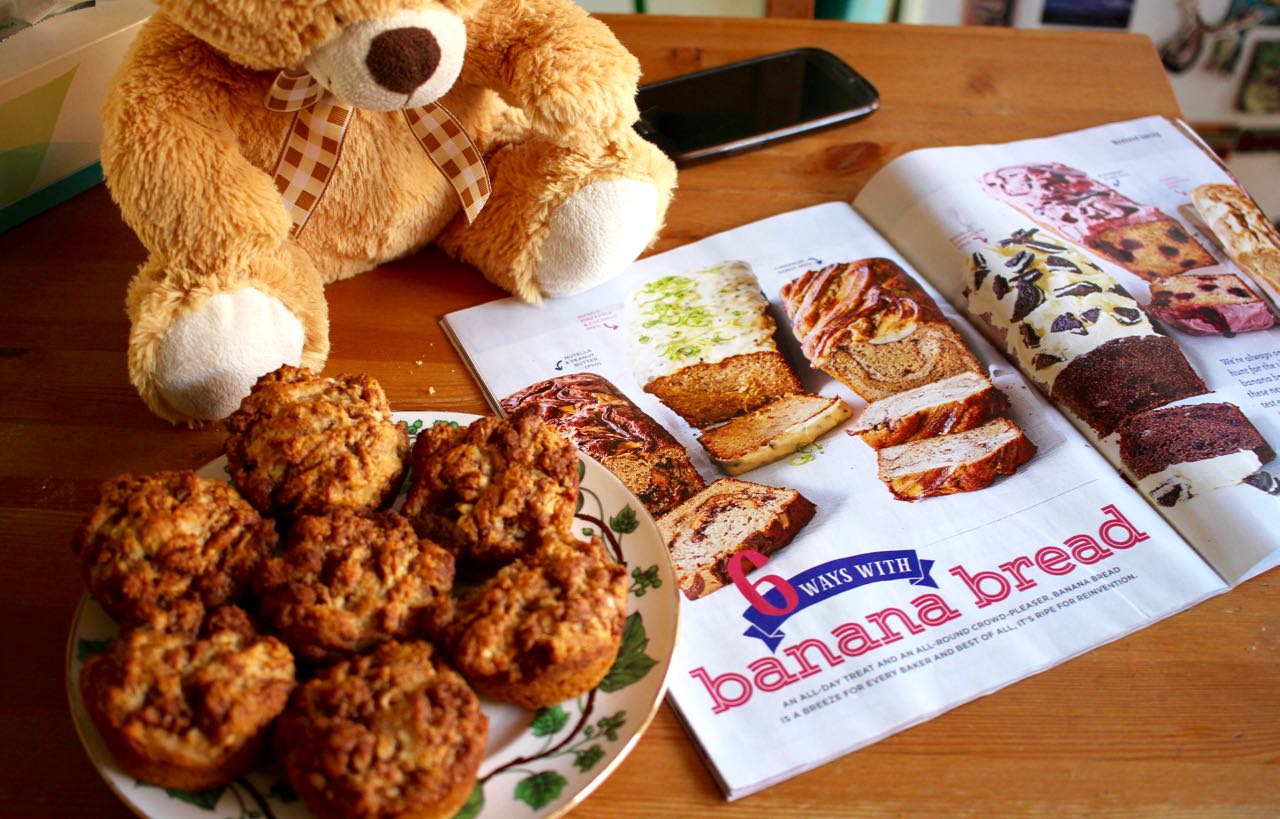 Green Gourmet Giraffe: Cinnamon doughnut banana muffins