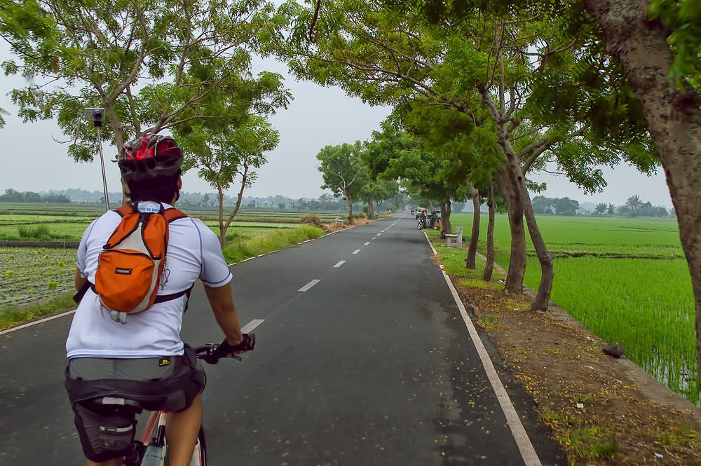 adobo republik: i shoot, i ride "a road to PILA LAGUNA"