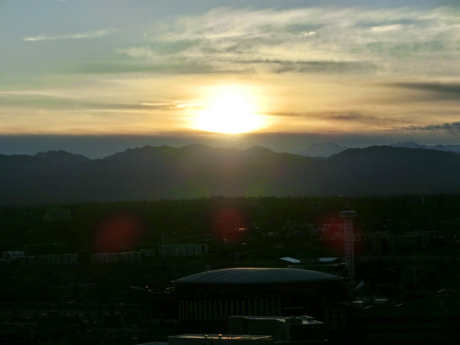 Denver, CO: Peaks Lounge at Sunset - Explore This City