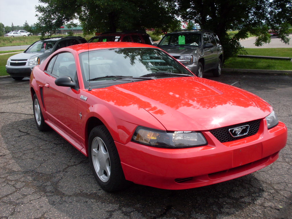 Ride Auto: 2003 Mustang red