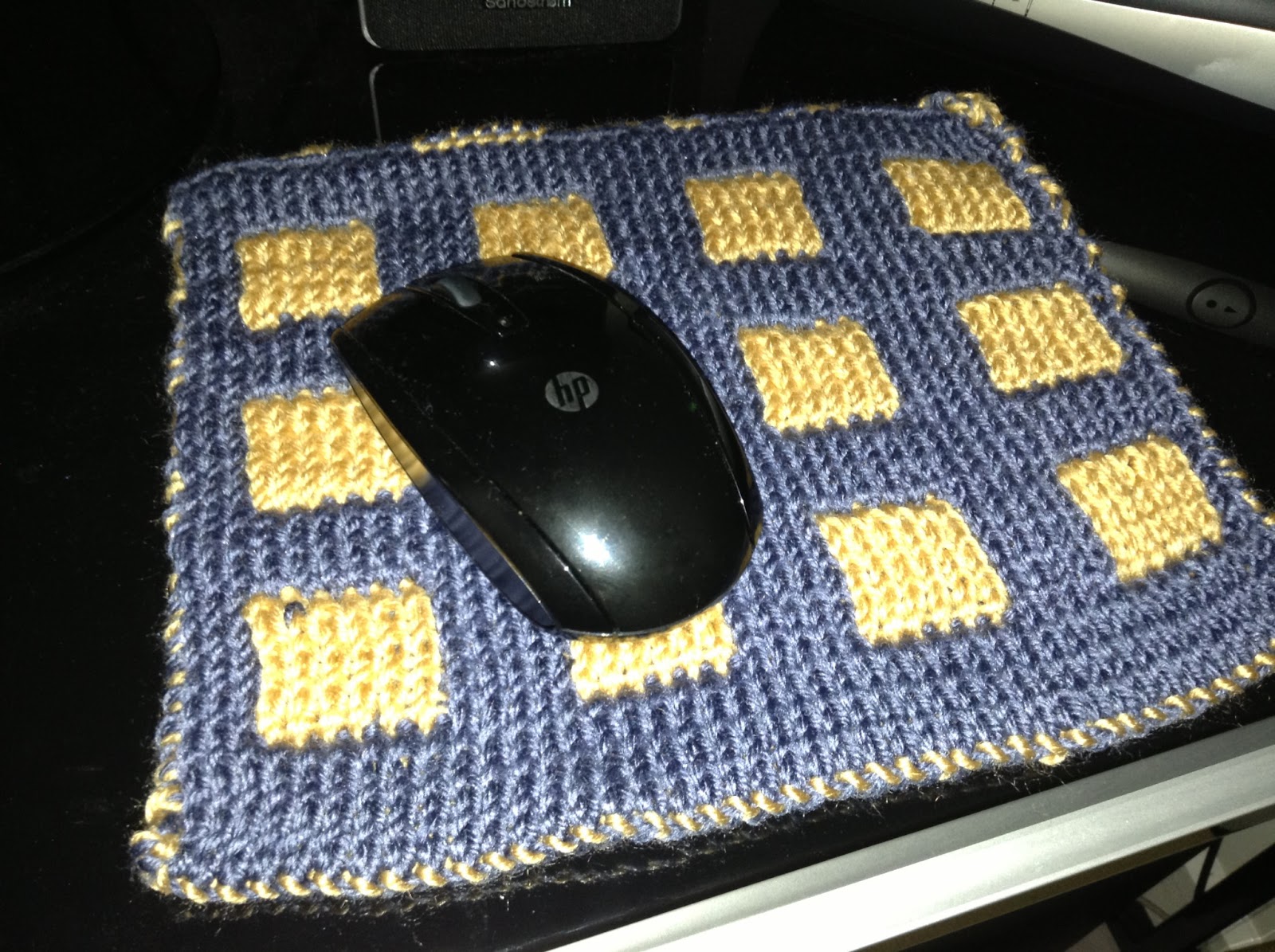 Sophie's Knit Stuff: Knitted Mouse Pad
