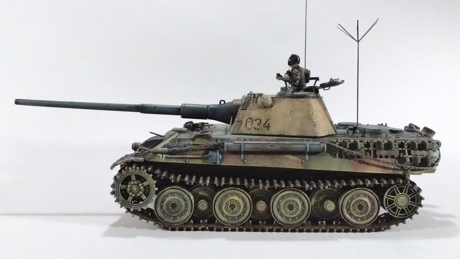 Fanático del Modelismo Plástico: Panther II , DML 1/35.