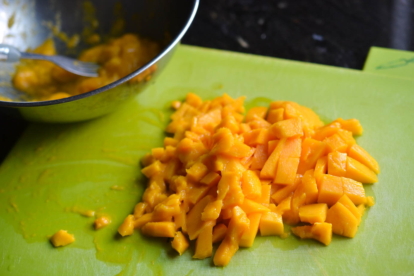 Greedy Girl : Disastrously delicious Mango crunch cake