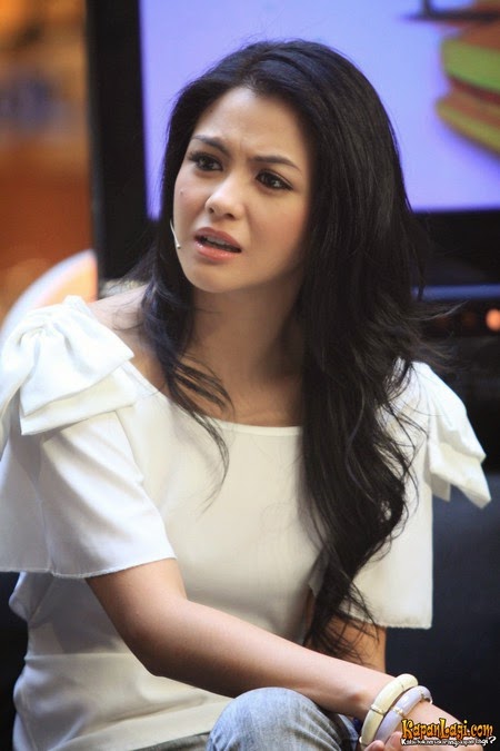 Galeri Foto-foto Revalina S Temat PAling HOT Terbaru | Singkat Kabar