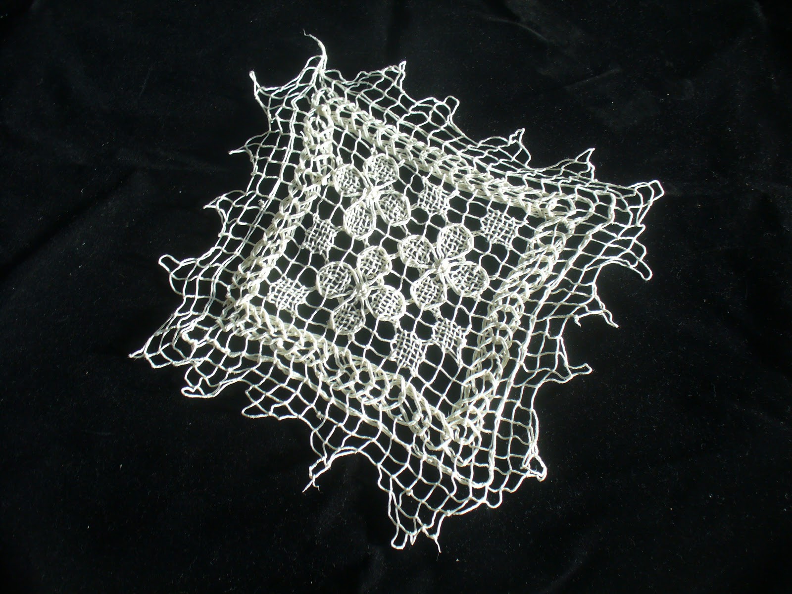 Artesanias en Itatí: Tejidos en encaje Ju