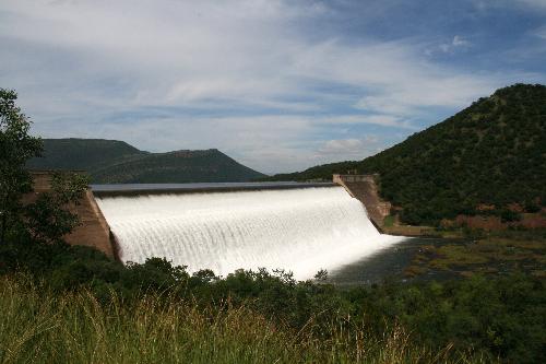 UNIVERSAL: Devido à abertura de comportas no Rio Incomati na África do ...
