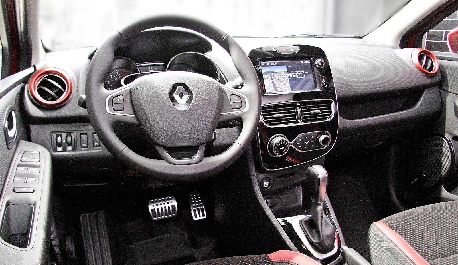 데일리티 : [시승기] 듬직한 형 QM3와 재주꾼 동생 클리오를 만나다.