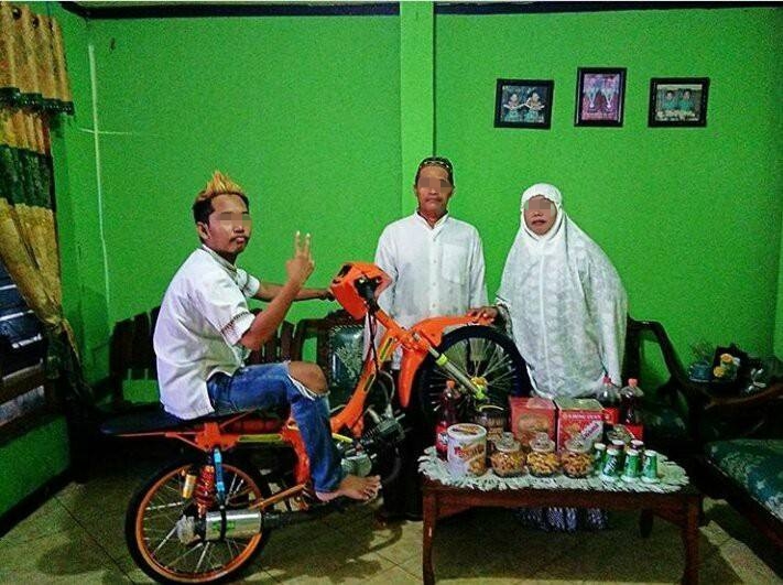 10 Foto Nyeleneh Orang Paling Absurd Ini Bikin Ngakak Parah