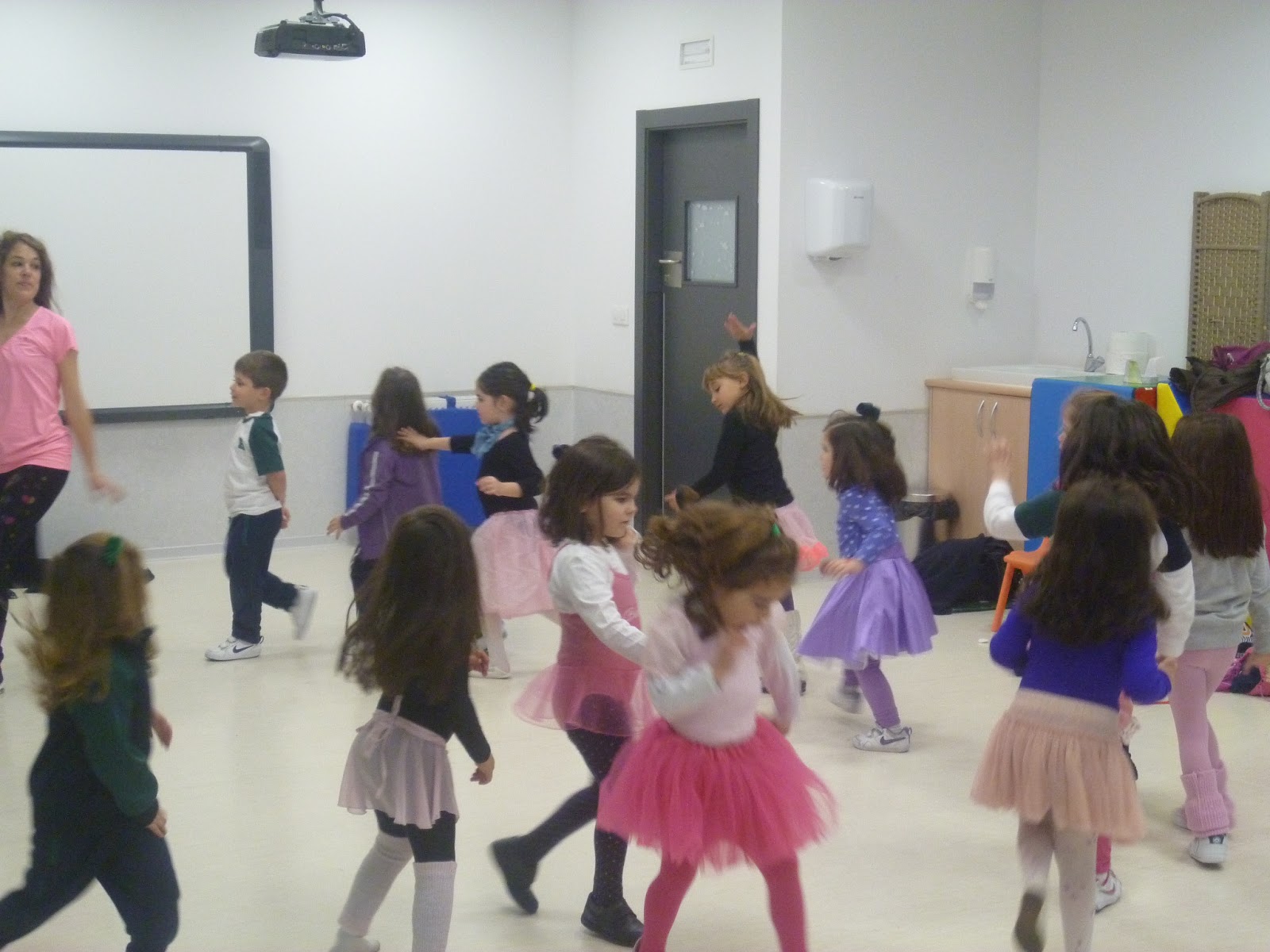Actividades Extraescolares: BAILE INFANTIL