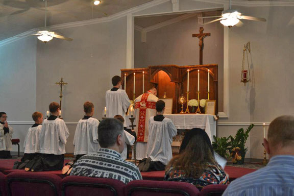 CATHOLICVS: Primera Misa Tridentina en la nueva sede de la FSSP en ...