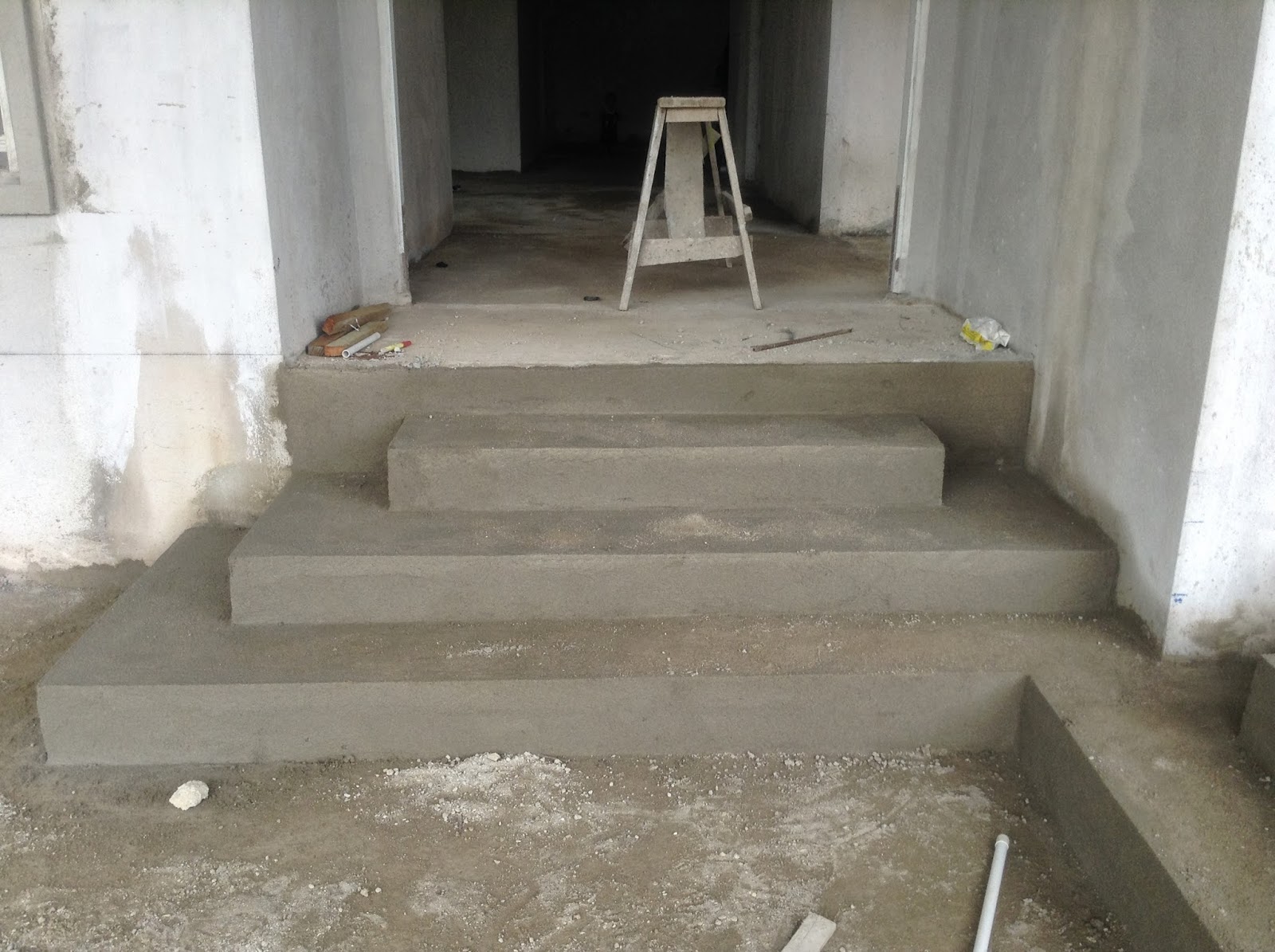 Kerja-Kerja Membina Tangga dan Kemasan Bahagian Luar Rumah ~ Membina ...