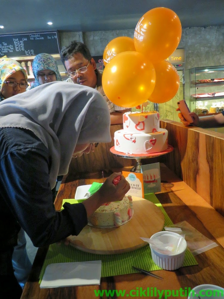 CikLilyPutih The Lifestyle Blogger: Mari D.I.Y Deco Kek Di Cake Sense, TTDI