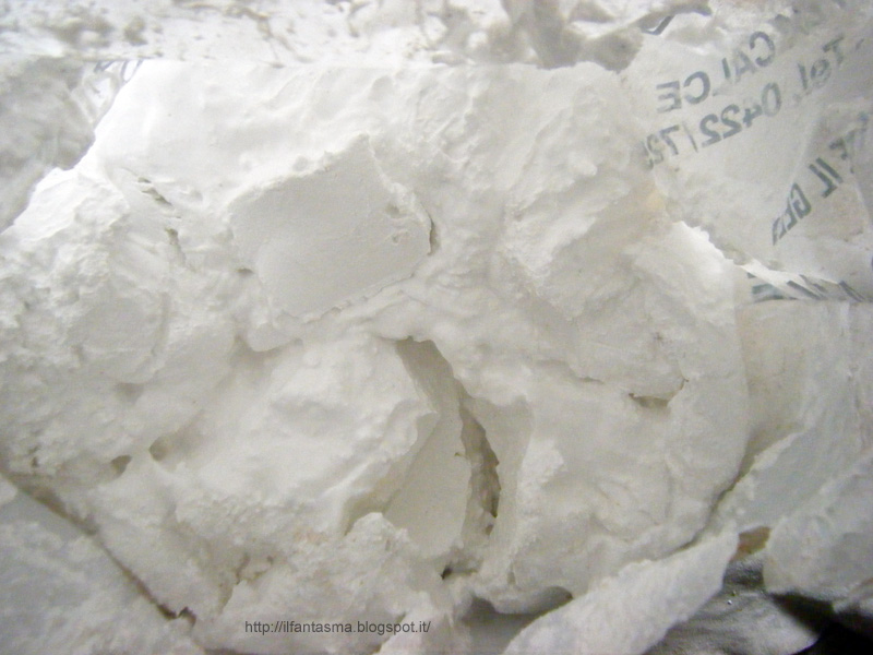 Le avventure della mia fantasia: Pittura a calce contro la muffa sul muro