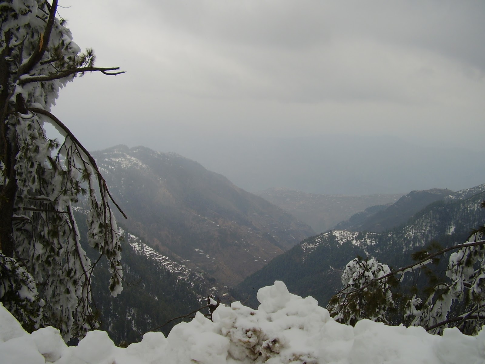 Baili And I...: Recent SnowFall In Pakistan