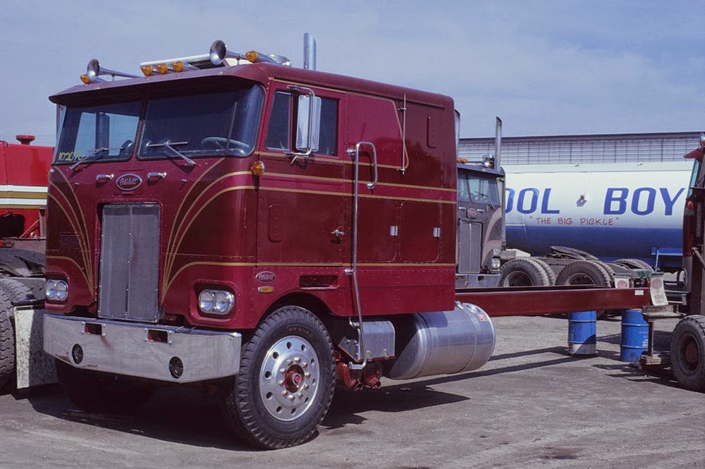 Cars Peterbilt Cabover
