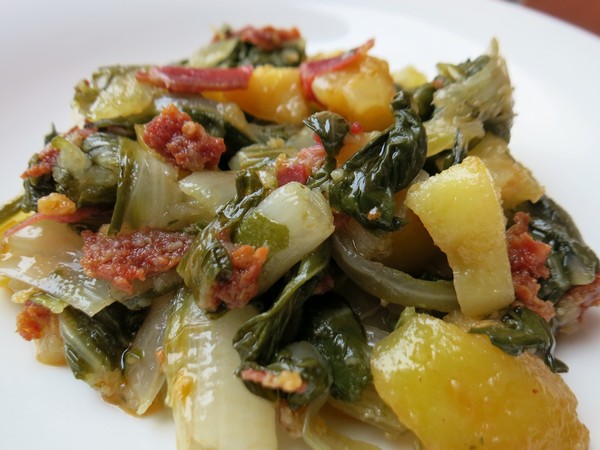 Acelgas con chorizo y jamón