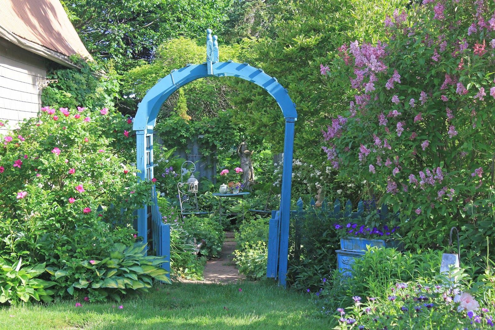 Aiken House & Gardens: Garden Blues