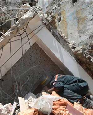 GlitzGhana: BREAKING NEWS: Achimota Melcom Building Collapse