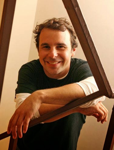 Ator Jonas Torres está de volta à Rede Globo ~ Comentários da Televisão