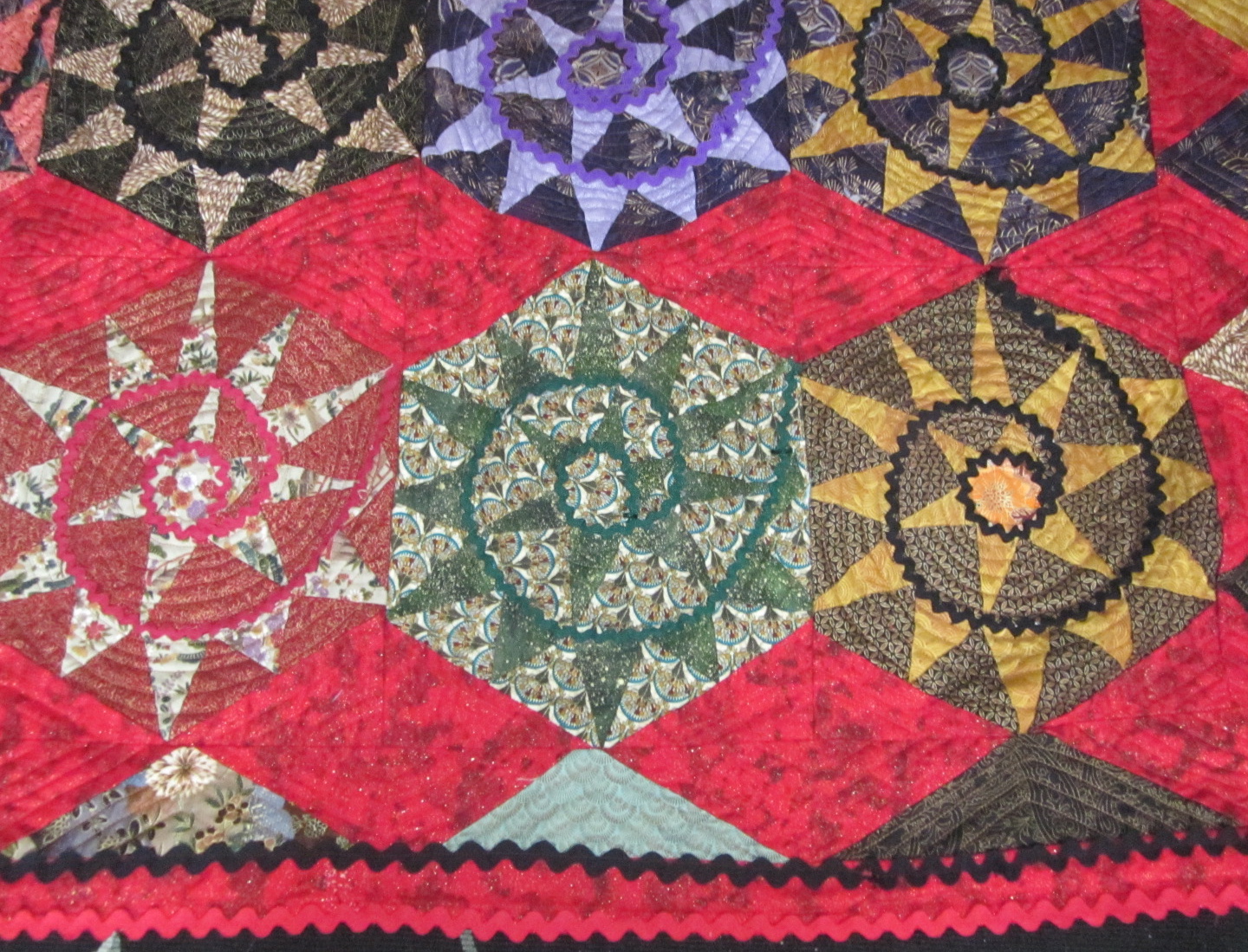 FRIENDSHIP QUILTS - JUNE CALENDER: Spiral quilt finished