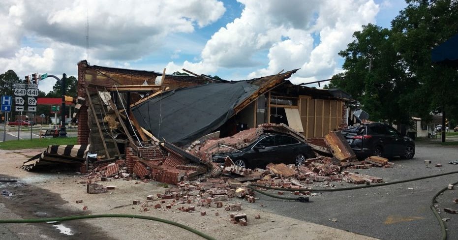 MEC&F Expert Engineers : Leaking natural gas from a punctured gas line ...